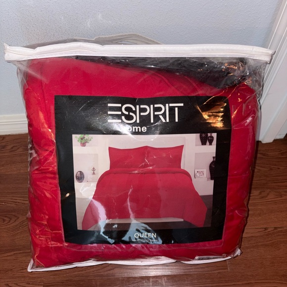 Esprit | Bedding | Esprit Bold Red Comforter Set | Poshmark